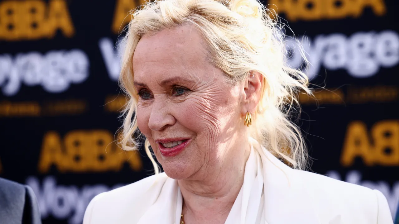 Agnetha z kapely ABBA nazpívala po deseti letech novou píseň — ČT24 ...