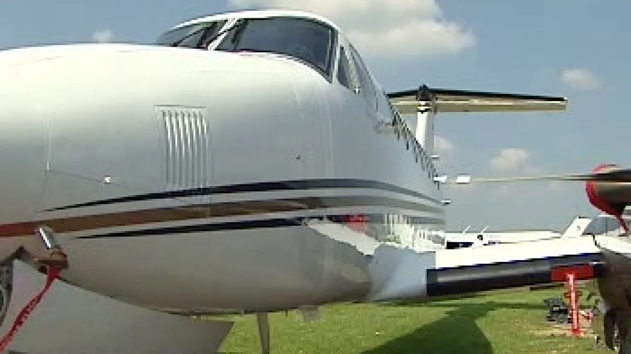 V Krásně se zřítilo malé letadlo, dvoučlenná posádka zahynula — ČT24 ...