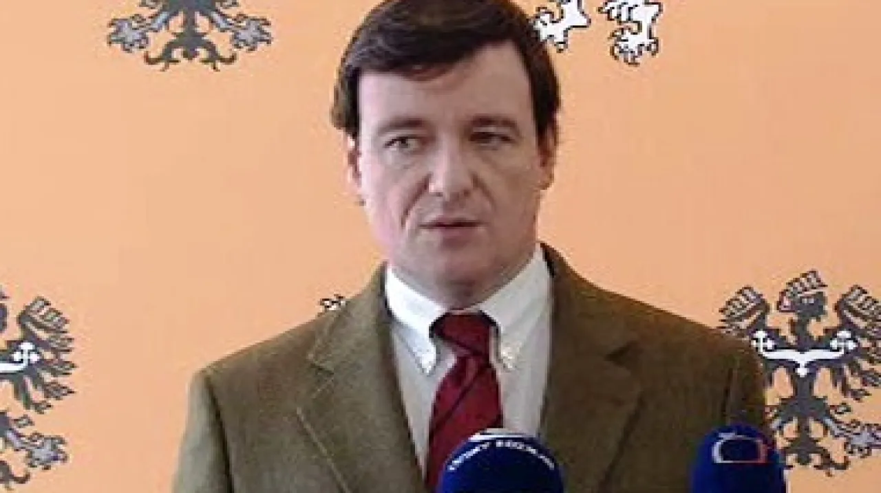 Rath vypsal výběrové řízení za miliony na míru jediné firmě — ČT24 ...