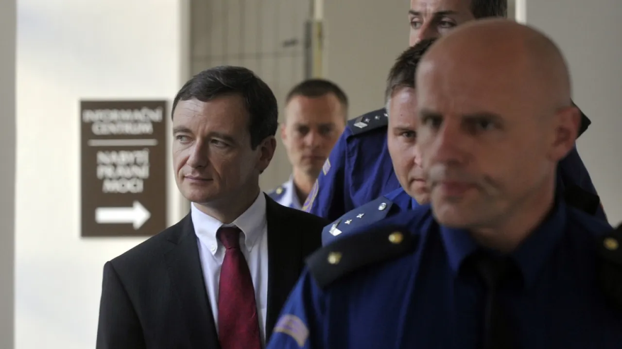 E15: Rath má šanci na propuštění, soud určil kauci — ČT24 — Česká televize