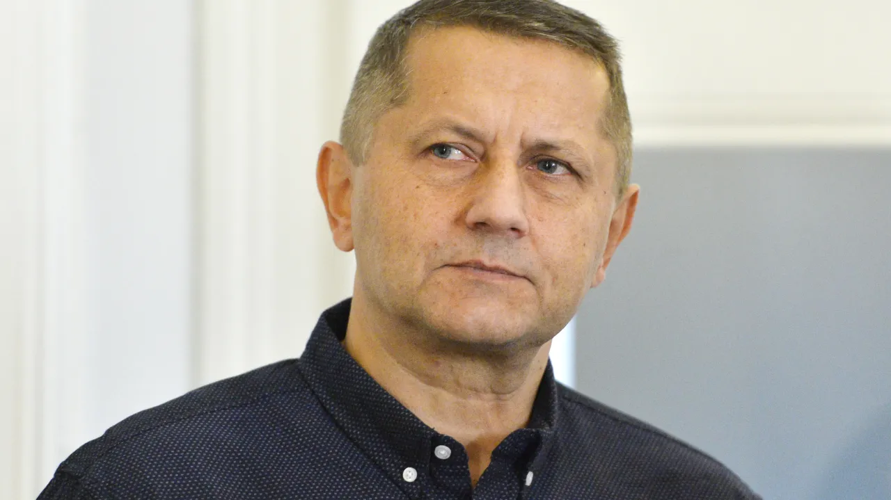 Krajský soud zrušil verdikt osvobozující policistu, který v civilu ...