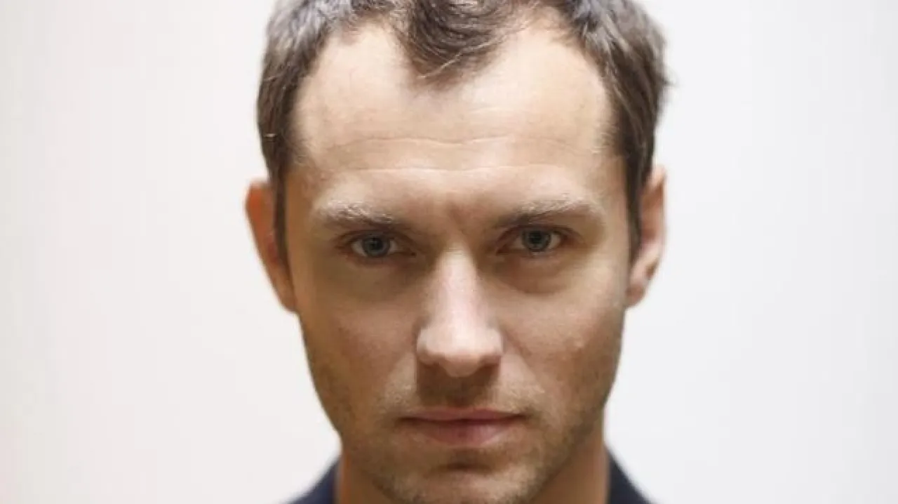 Jude Law v jednom vídeňském kole — ČT24 — Česká televize