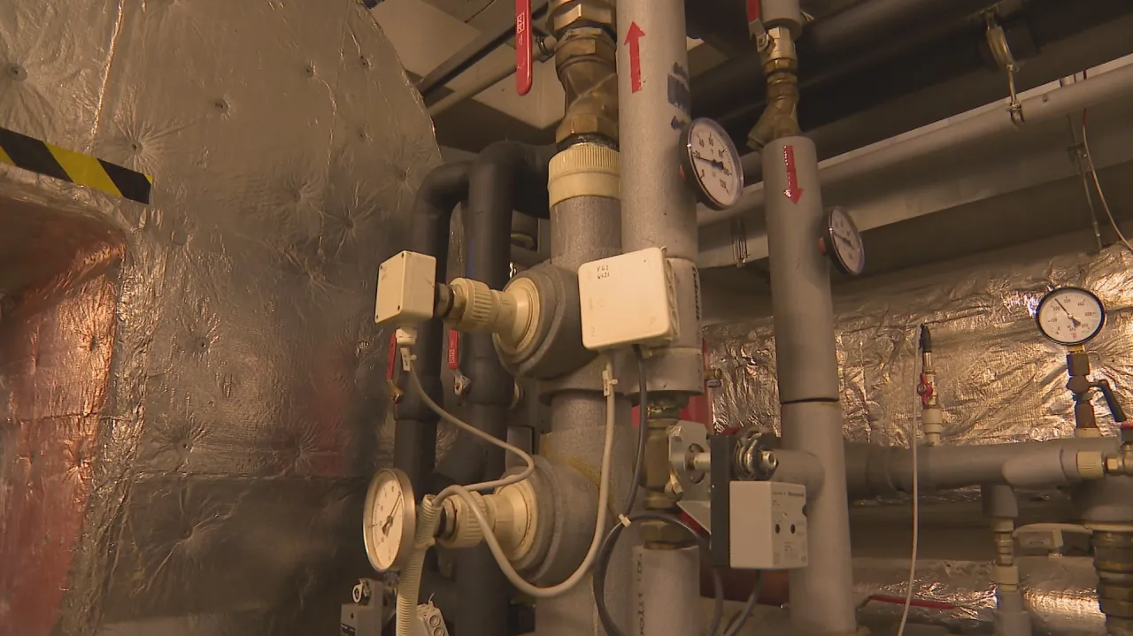 Úřady šetří na energiích. Ve sněmovně se bude topit kratší dobu, ministerstva rozšíří home ...