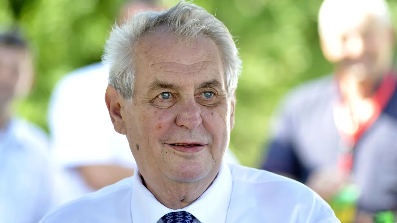 Trump se v dopise omluvil za odložení našeho setkání, uvedl Zeman ...