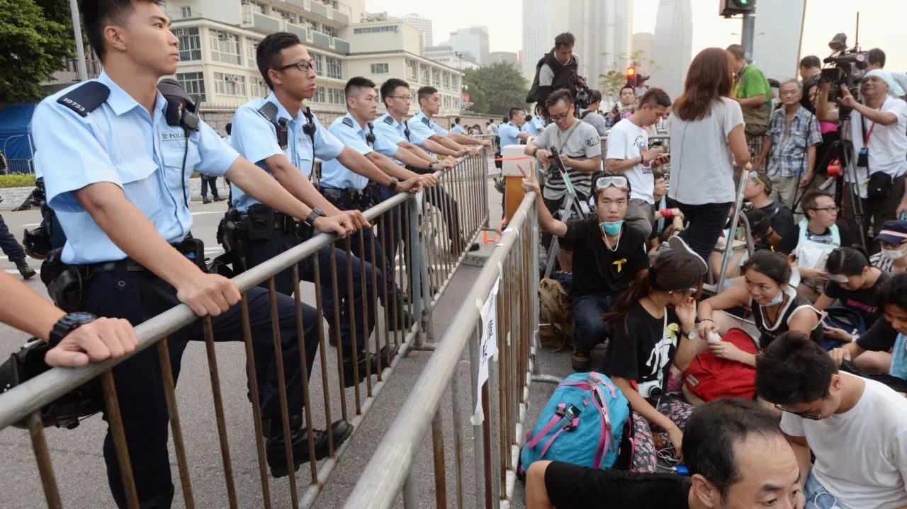 Premiér Hongkongu varoval před „okupací“ vládních budov — ČT24 — Česká ...