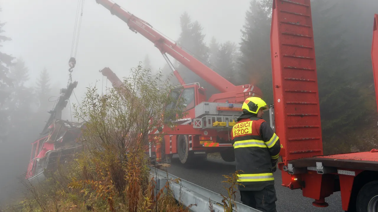Policie kvůli pádu lanovky na Ještěd navrhla obžalovat tři lidi a firmu ...