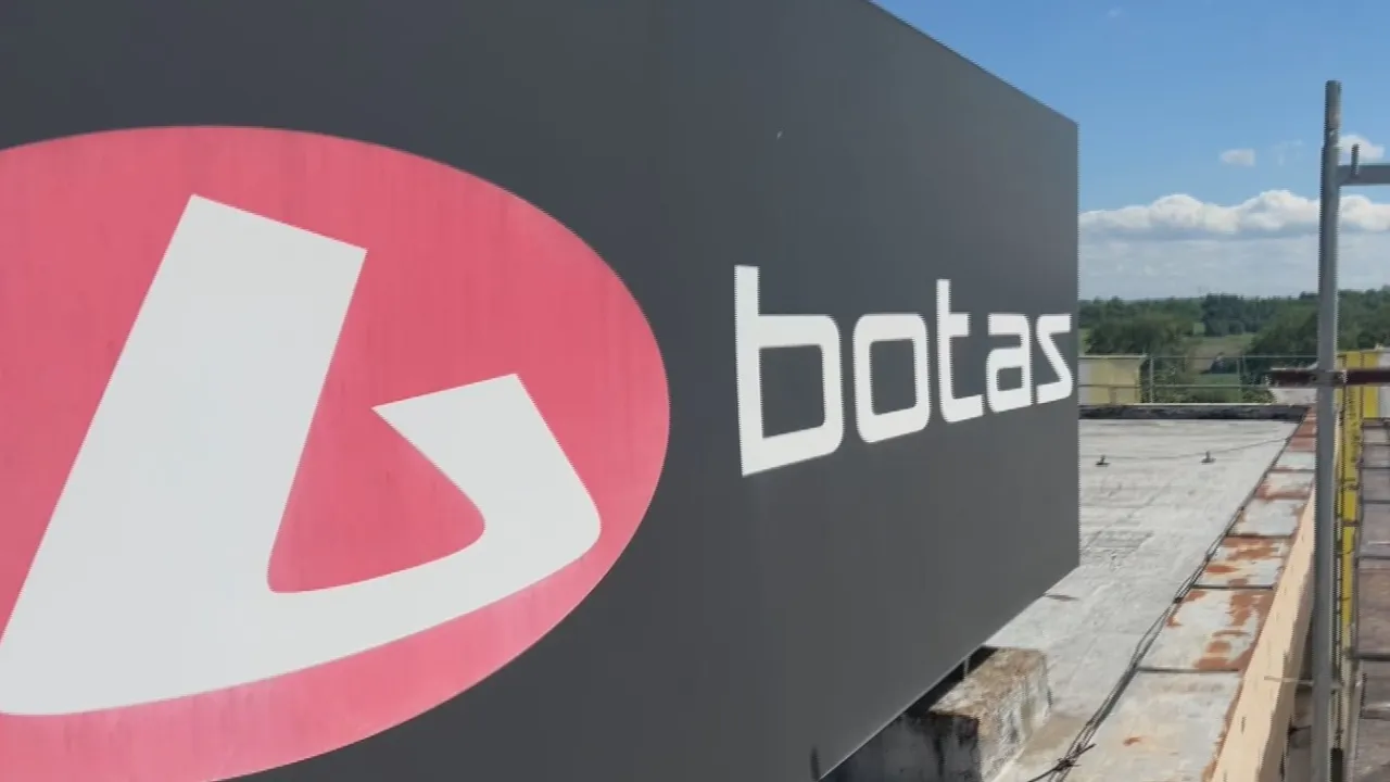Areál bývalé obuvnické firmy Botas ve Skutči se mění v byty — ČT24 ...