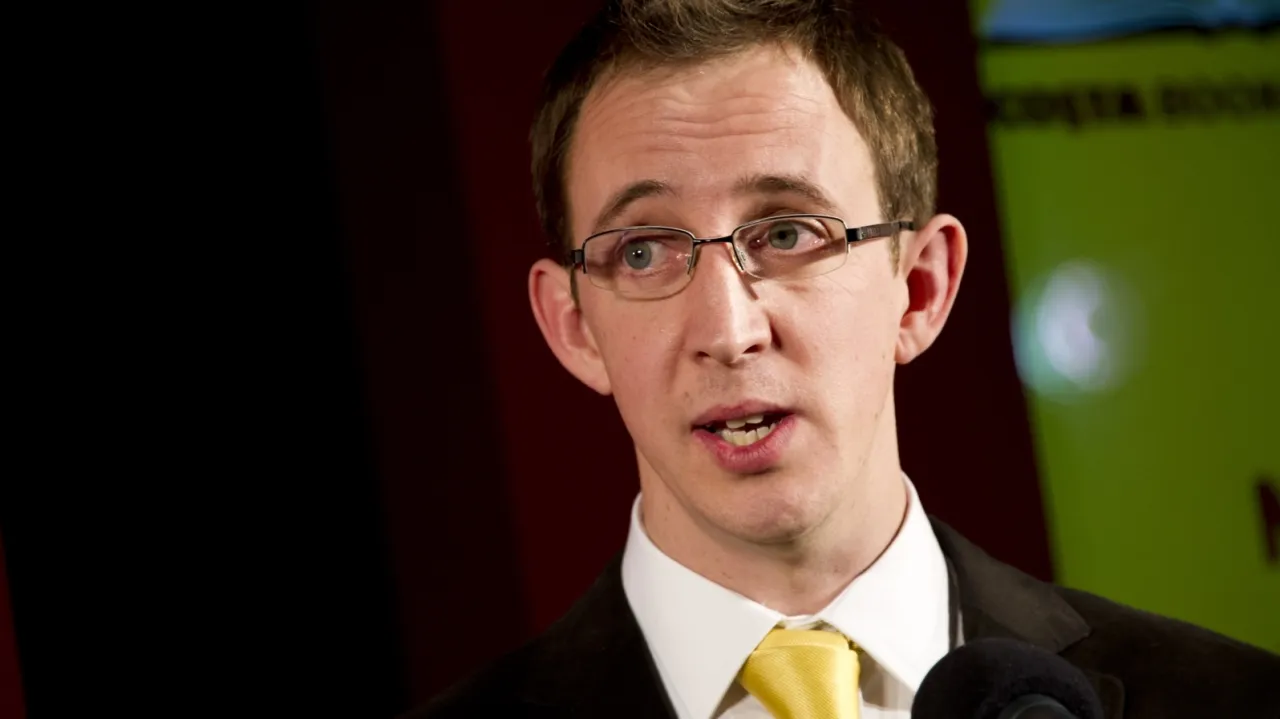 Šok z pádu odsunul Život po životě. Costu dostal debut Nathana Filera — ČT24 — Česká televize