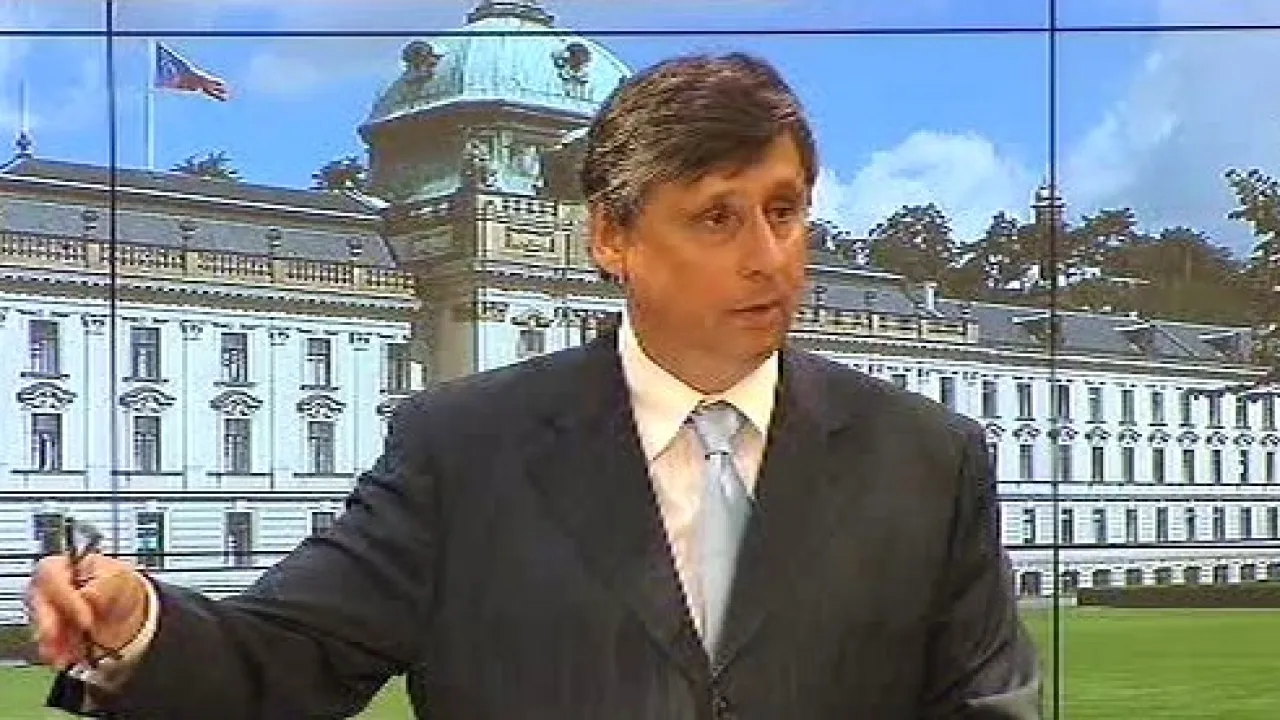 Stát už podle Fischera na smlouvách o pozemcích pro D11 nic měnit ...