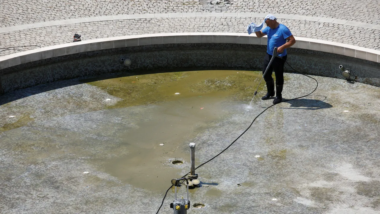 Jih Evropy se potí. V Chorvatsku skoro neosvěží ani koupel v moři ...