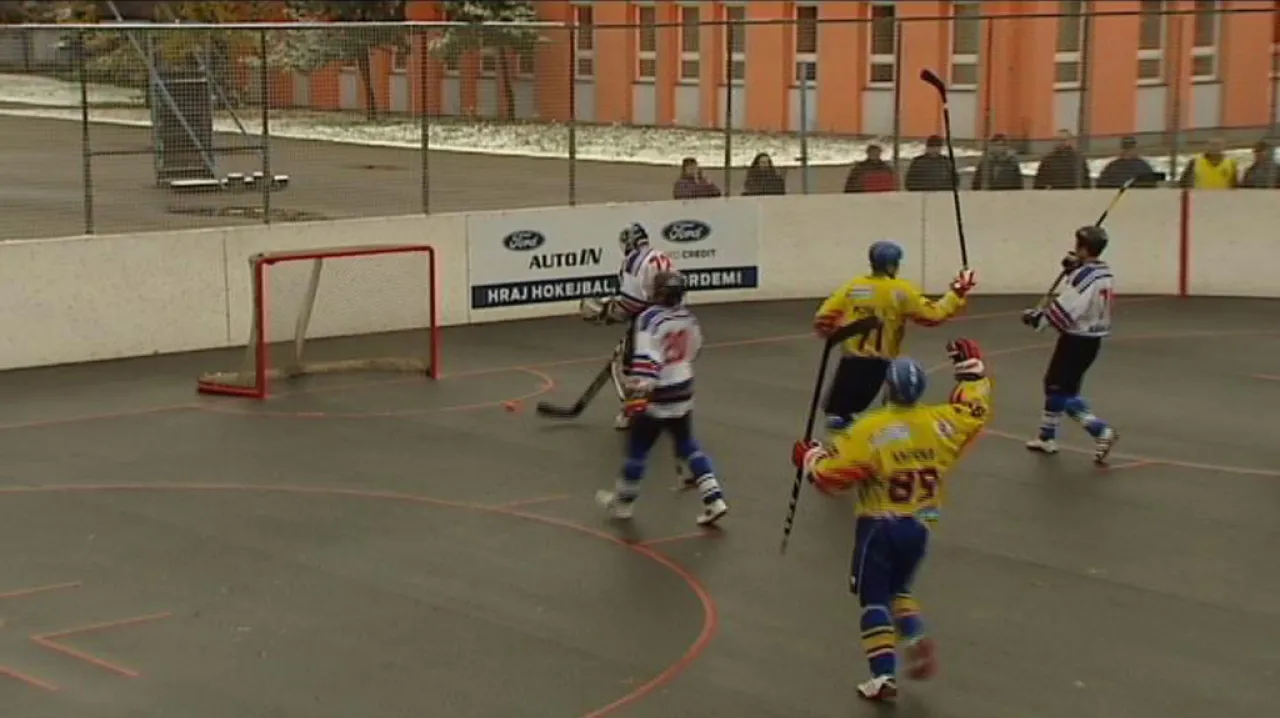 Hokejbal: Karviná - Kert Park Praha 1:3 — ČT24 — Česká televize