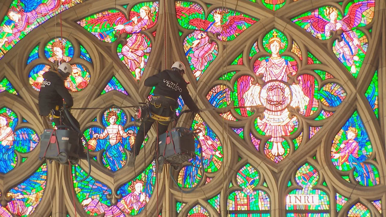 Chrám svatého Víta prochází největším čištěním za čtyřicet let — ČT24 — Česká televize