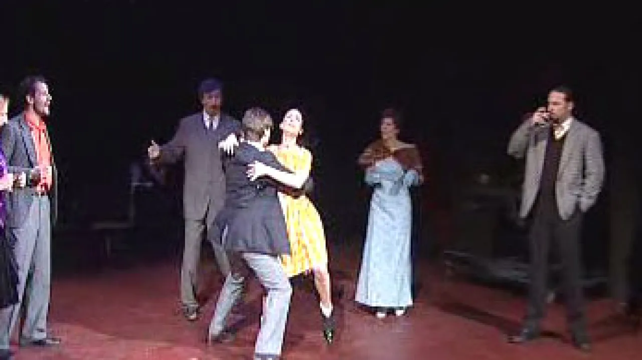 Krajina Harolda Pintera se rozprostřela v Klicperově divadle — ČT24 ...