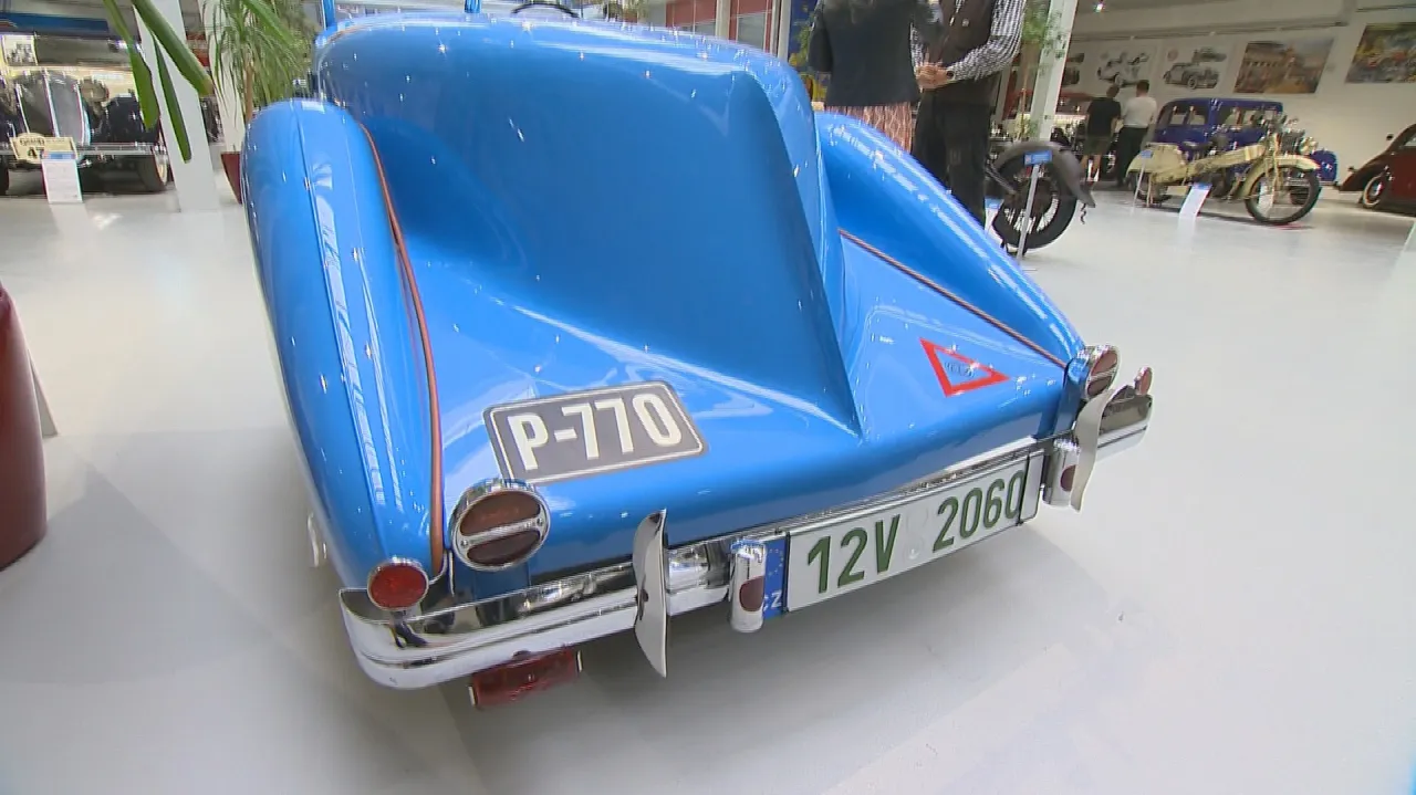 V Olomouci vystavují vůz Vlasty Buriana. Komik byl u jeho výroby, mnoho ...