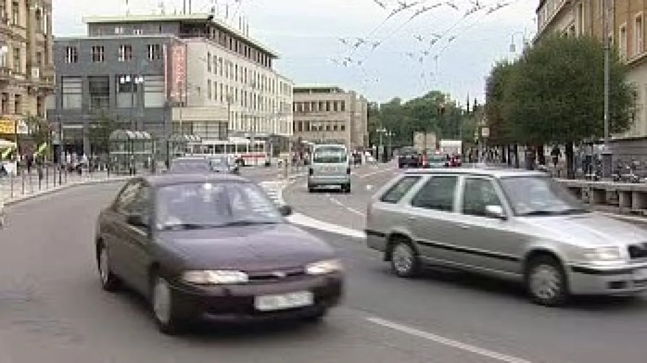 Slovensko - daňový ráj pro maďarské řidiče — ČT24 — Česká televize