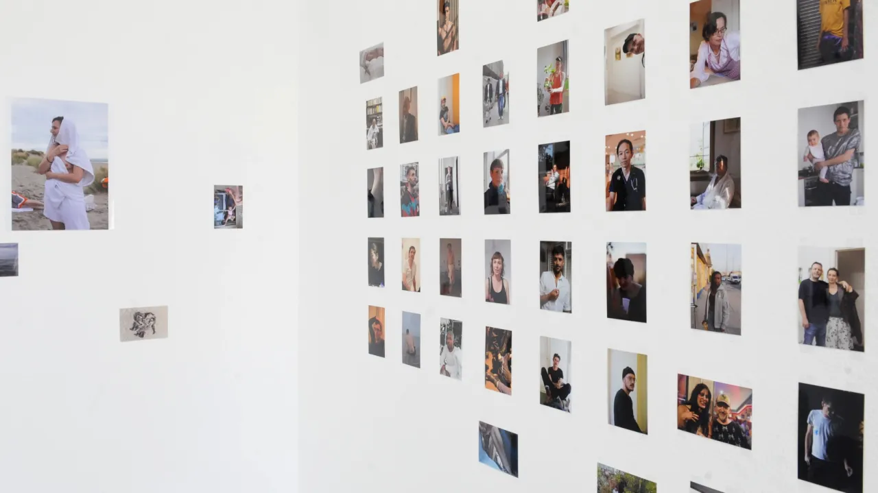 Wolfgang Tillmans se světa nebojí, natož Českých Budějovic — ČT24 ...