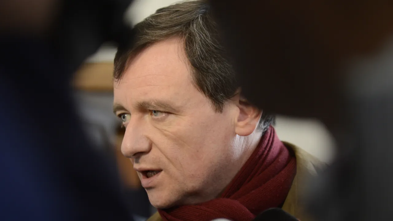 Rath žaluje vlastního soudce, chce odškodné za vazbu — ČT24 — Česká ...
