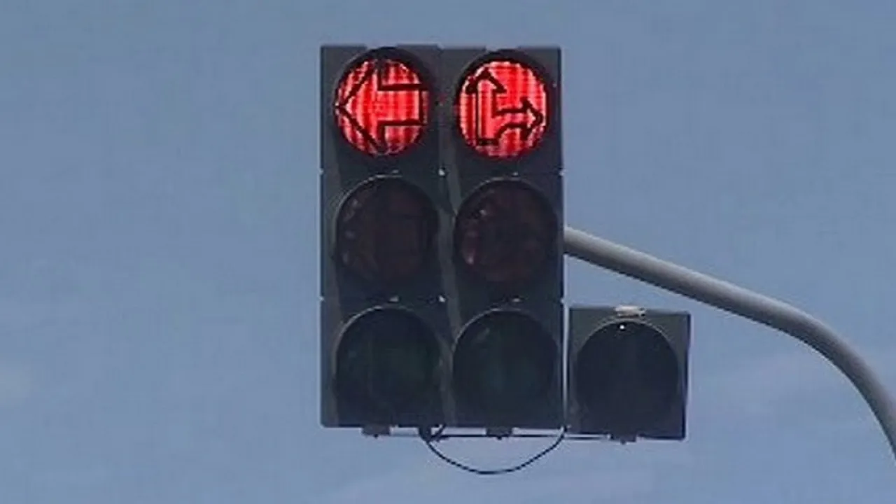 Rychlé řidiče zpomalí inteligentní semafory — ČT24 — Česká televize