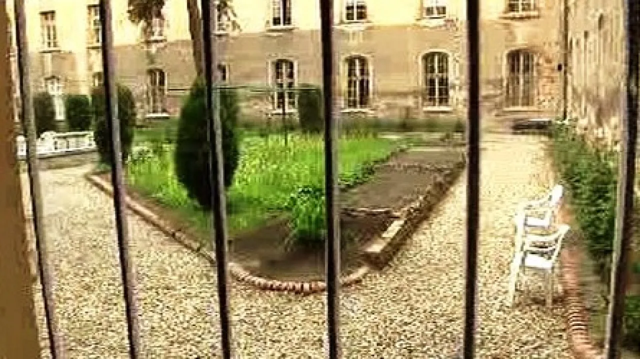 Z psychiatrické léčebny utekl sexuální deviant — ČT24 — Česká televize