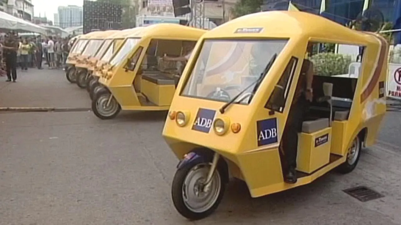 Manila přijde o tradiční zvuk tuk tuků — ČT24 — Česká televize