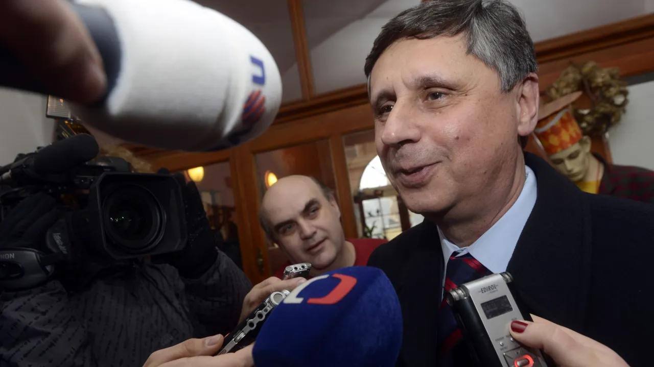 Fischer jde do CE Group za Drábem, který mu pomáhal platit kampaň ...