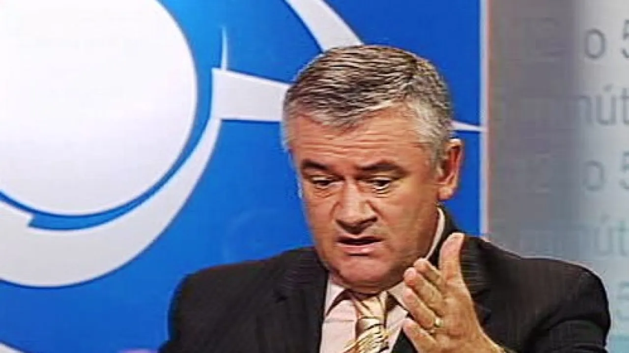 Kontroverzní Ján Slota zůstává v čele SNS — ČT24 — Česká televize