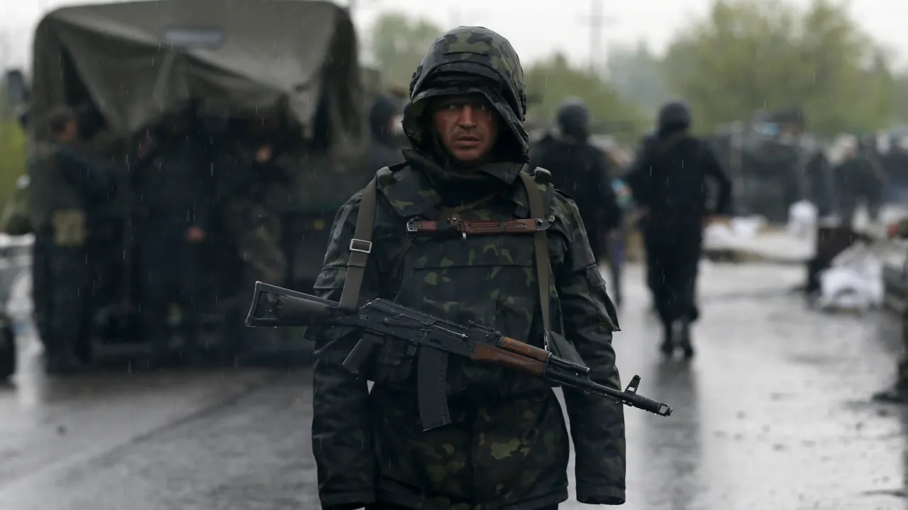 Boj o Slavjansk: Umírají vojáci i separatisté — ČT24 — Česká televize