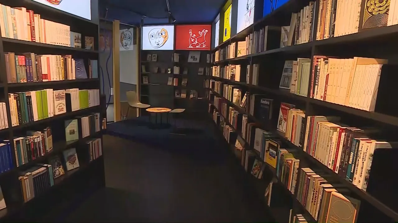 Brno vzpomíná na svého rodáka. Do Knihovny Milana Kundery volají novináři z celého světa — ČT24 ...