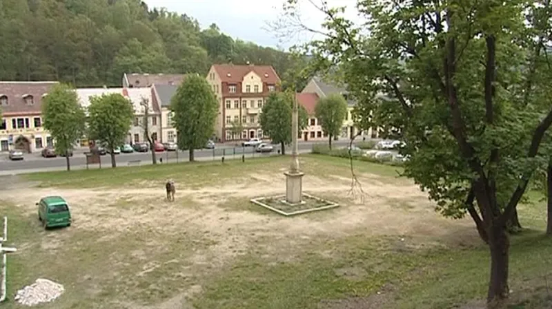 V Nejdku by na opravu kostela mohlo vydělat parkoviště — ČT24 — Česká televize