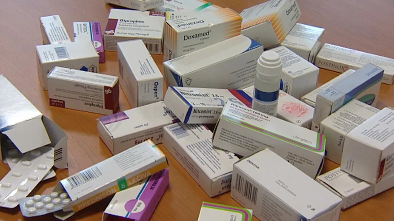 Polovina Čechů s klidem užívá prošlé léky — ČT24 — Česká televize