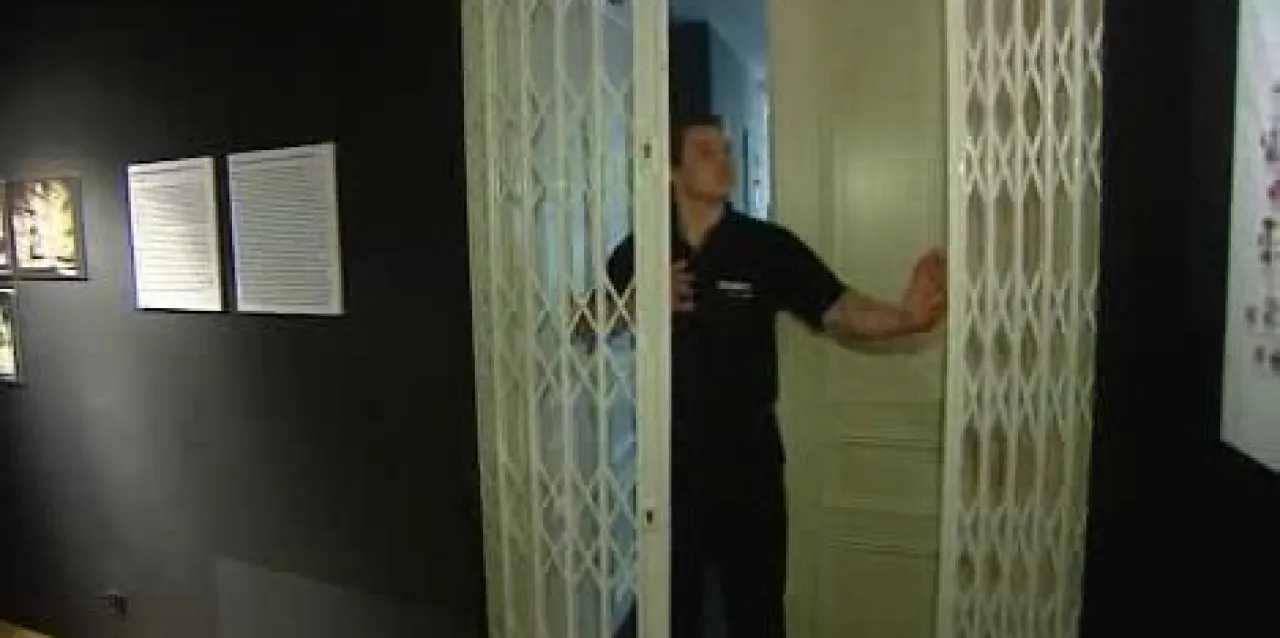 Ostravské muzeum platilo za pancíř, dostalo jen mříže — ČT24 — Česká televize