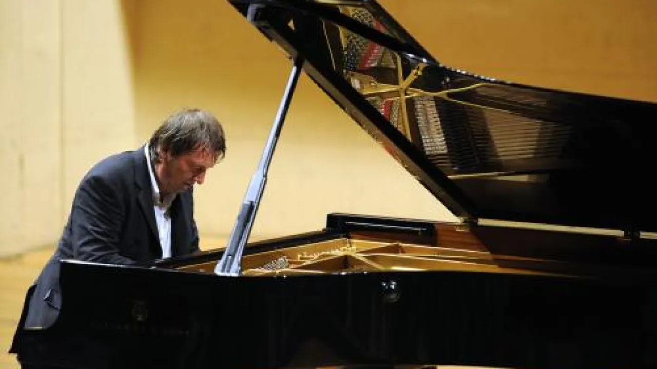 Virtuos Berezovsky přivezl na Dvořákovu Prahu Chopina a Liszta — ČT24 — Česká televize