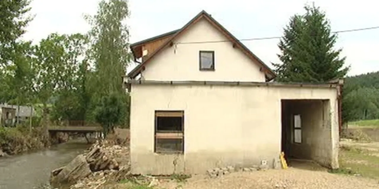 Nová Ves chce obětem povodní vyměnit pozemky, už by pak nebydlely u vody — ČT24 — Česká televize