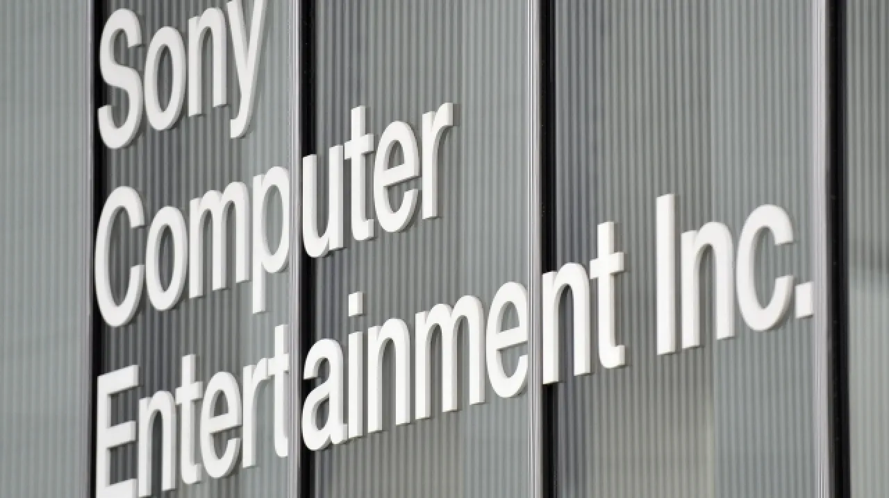Sony plně obnovuje provoz herní sítě v USA a Evropě — ČT24 — Česká televize