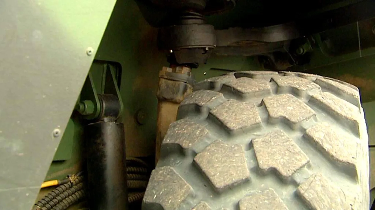 Náčelník generálního štábu kritizuje servisní podmínky u pandurů — ČT24 — Česká televize