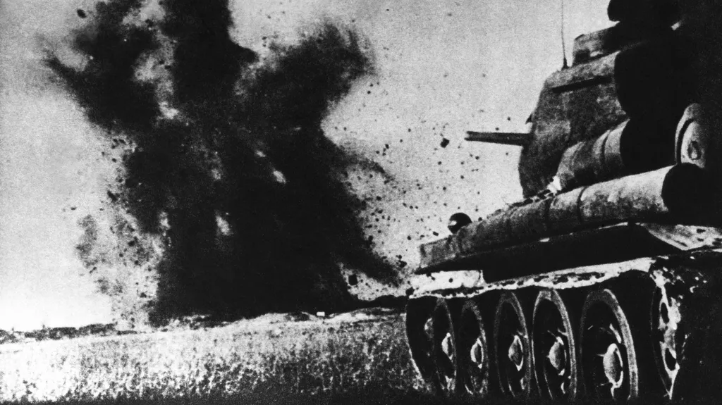 Souboj o Kursk – Největší obrněná bitva historie — ČT24 — Česká televize