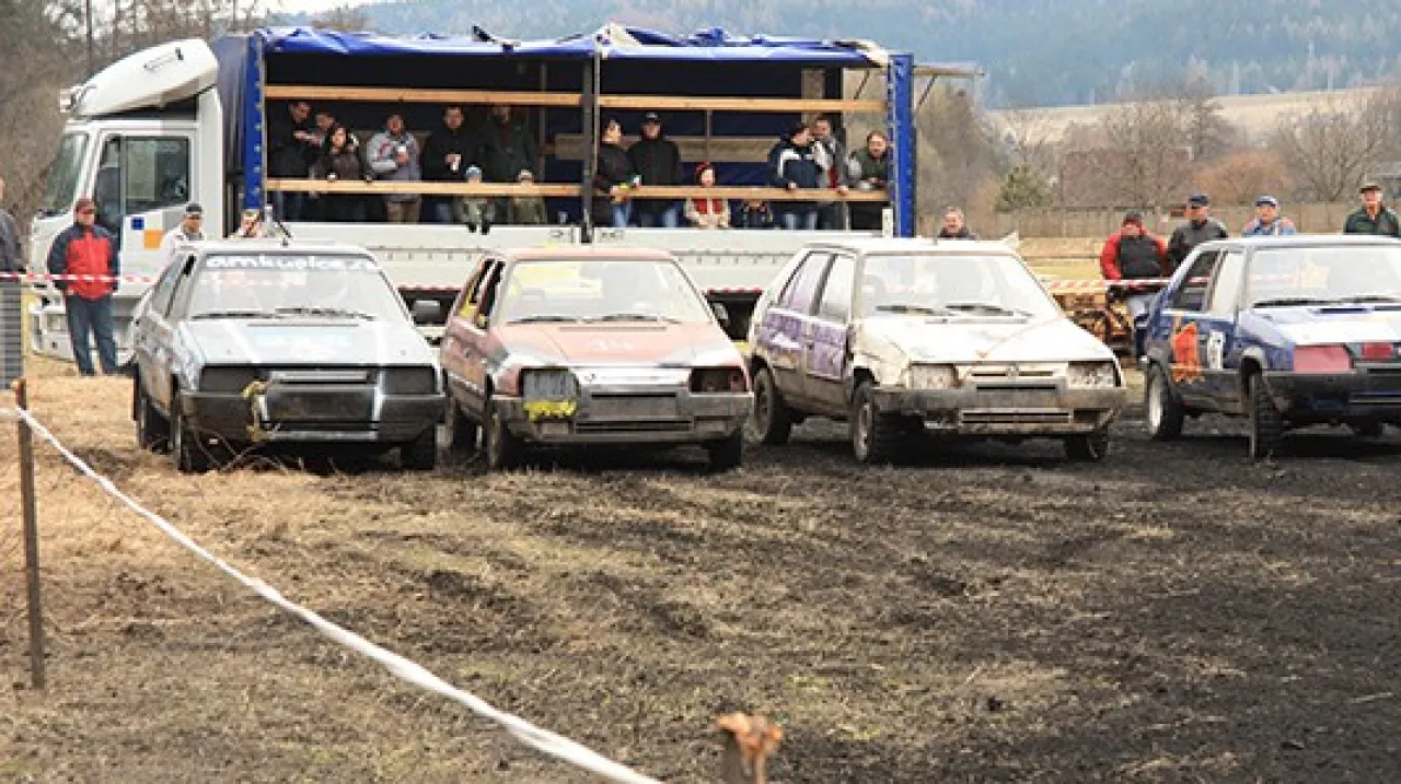 AVÍZO: Autokrosové závody v Trutnově — ČT24 — Česká televize