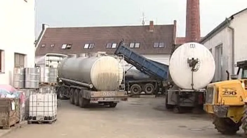 Blanický lihovar asi dál ničí rybník Lipka — ČT24 — Česká televize