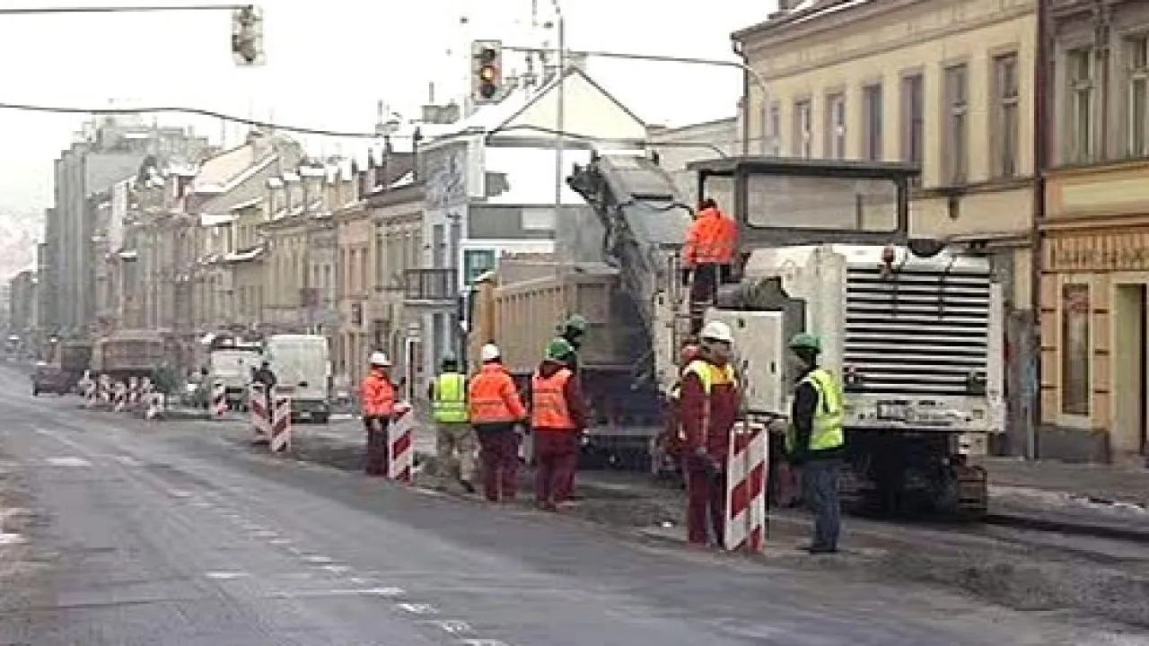 V Karlových Varech začala oprava Sokolovské ulice — ČT24 — Česká televize