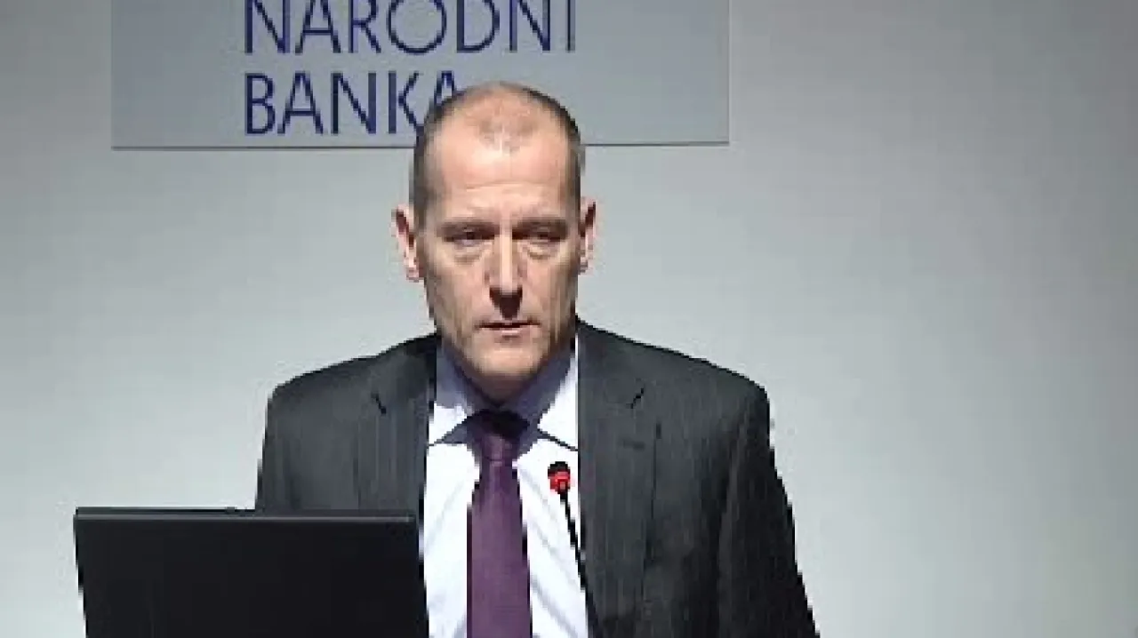 Do Bruselu nejdu, vyvrací spekulace guvernér ČNB Tůma — ČT24 — Česká televize