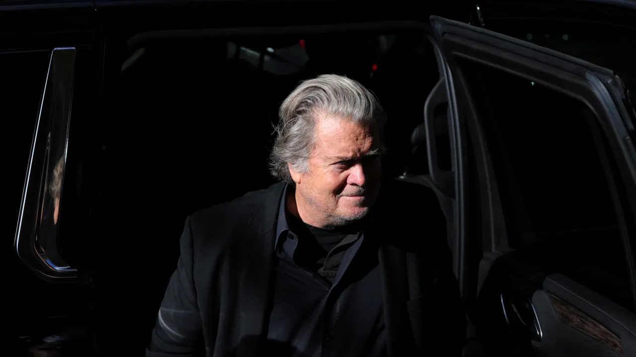 Trumpův někdejší stratég Bannon byl obžalován z finančních deliktů ...