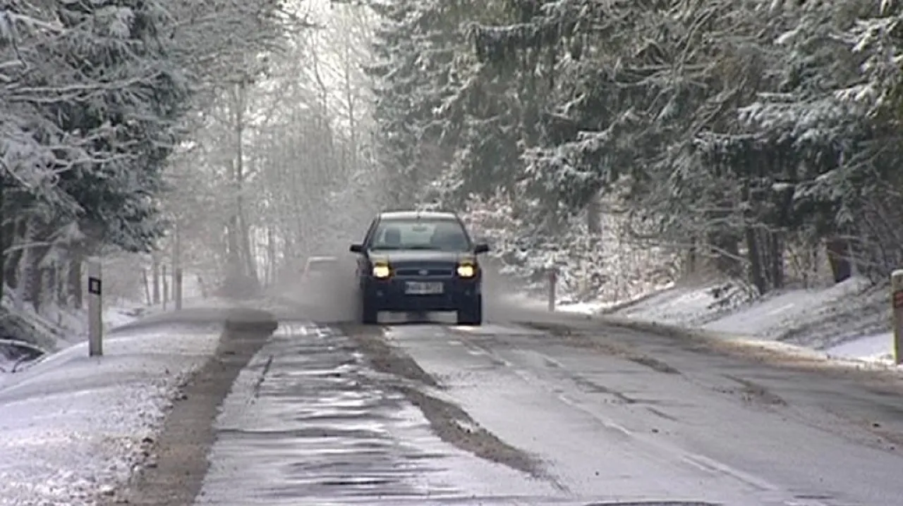Jihočeské silnice jsou na pokraji rozpadu, kraj loni nestihl opravy — ČT24 — Česká televize