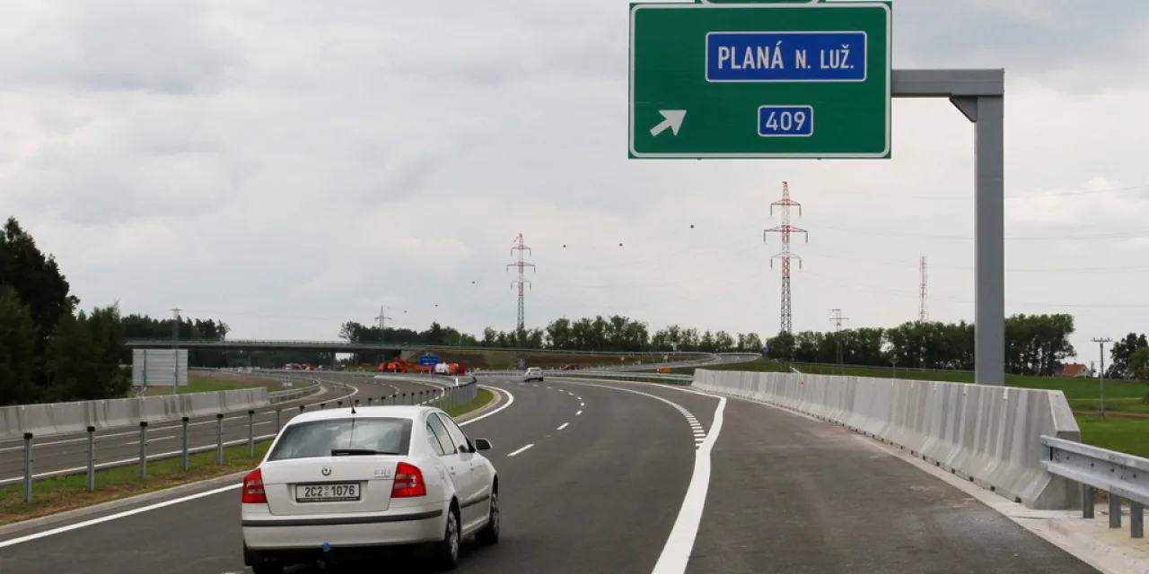 Nový úsek dálnice D3 na jihu Čech je plně v provozu — ČT24 — Česká televize