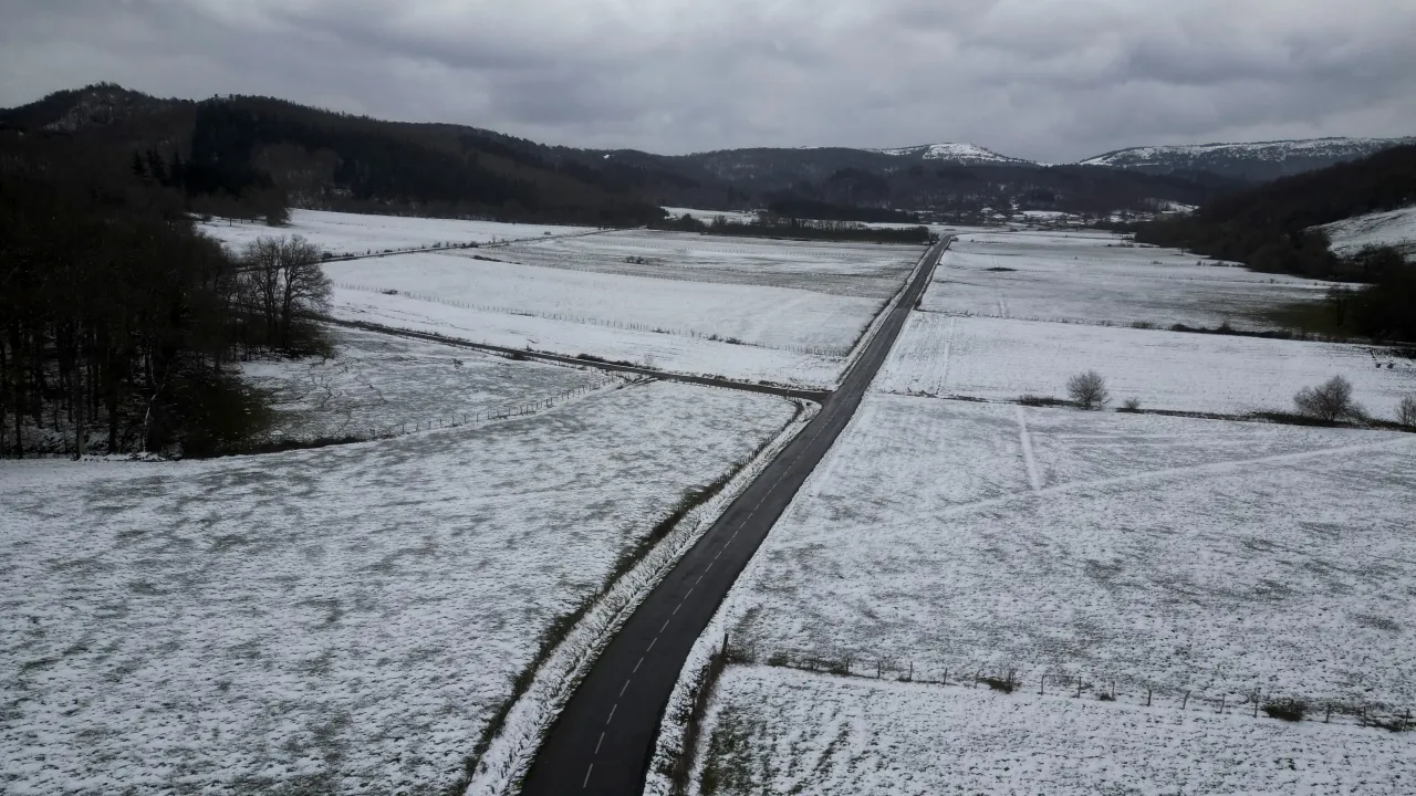 Teplo vystřídá ochlazení, na horách má sněžit — ČT24 — Česká televize