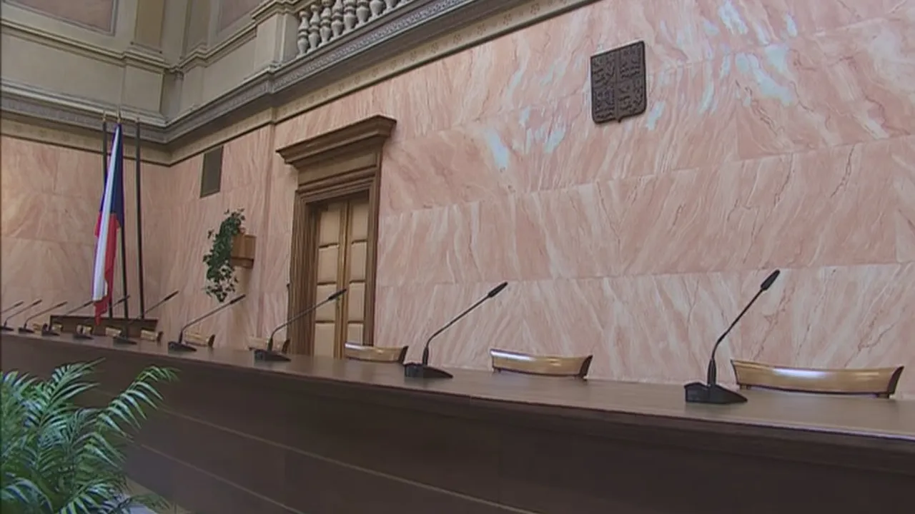 Ústavní soud vyhověl stížnosti ženy, která se s otcem soudí o výživné ...