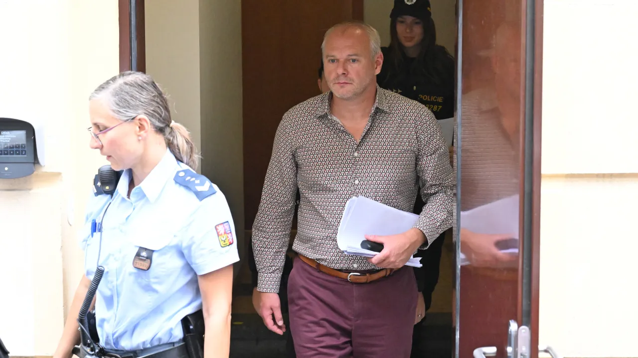 Reportéři ČT: Podezřelých transakcí kolem obviněného Hrabáče může být ...