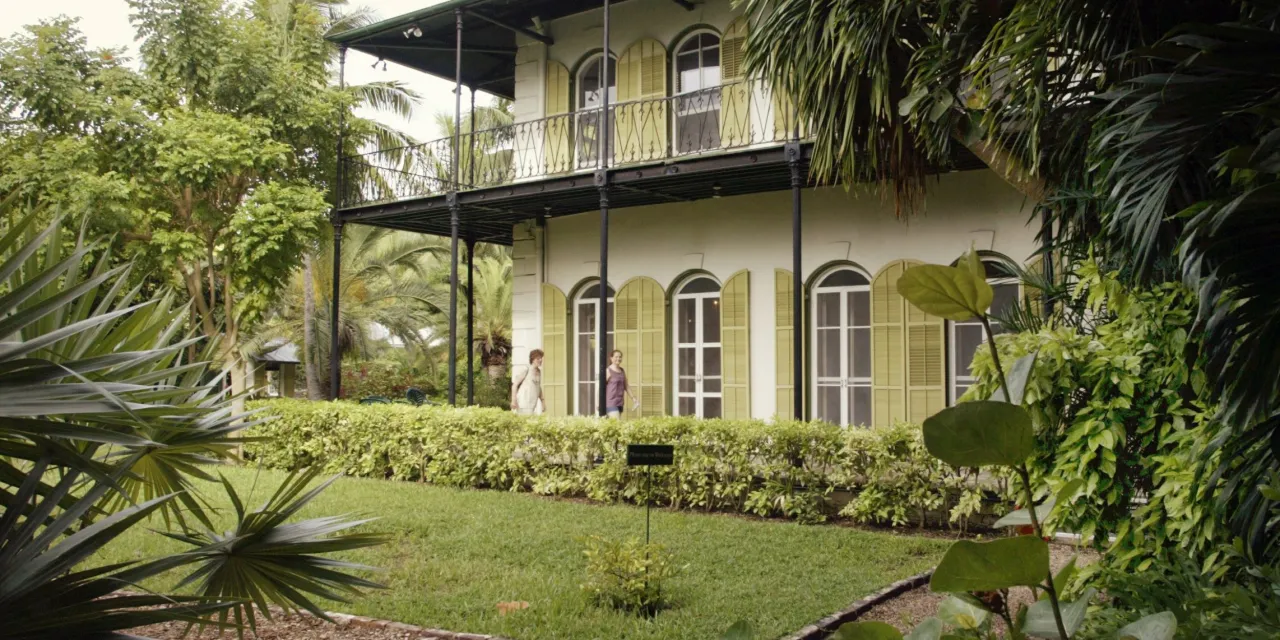 Dům Ernesta Hemingwaye v ohrožení. Správkyně nechce odejít, stará se o ...