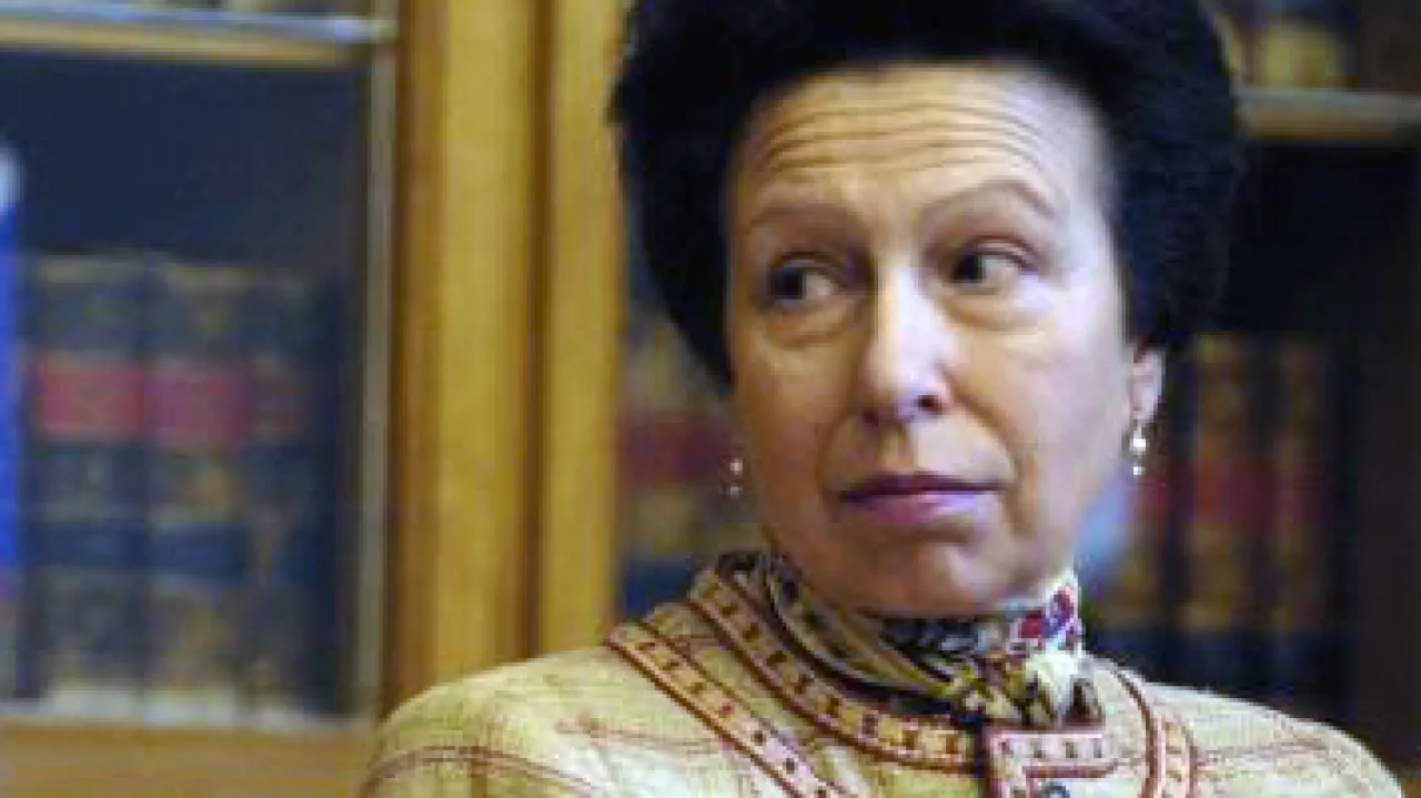 Princezna Anna miluje koně a věnuje se charitě — ČT24 — Česká televize