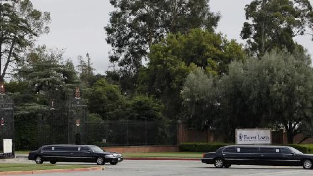 Liz Taylorová chtěla přijít pozdě i na svůj pohřeb — ČT24 — Česká televize