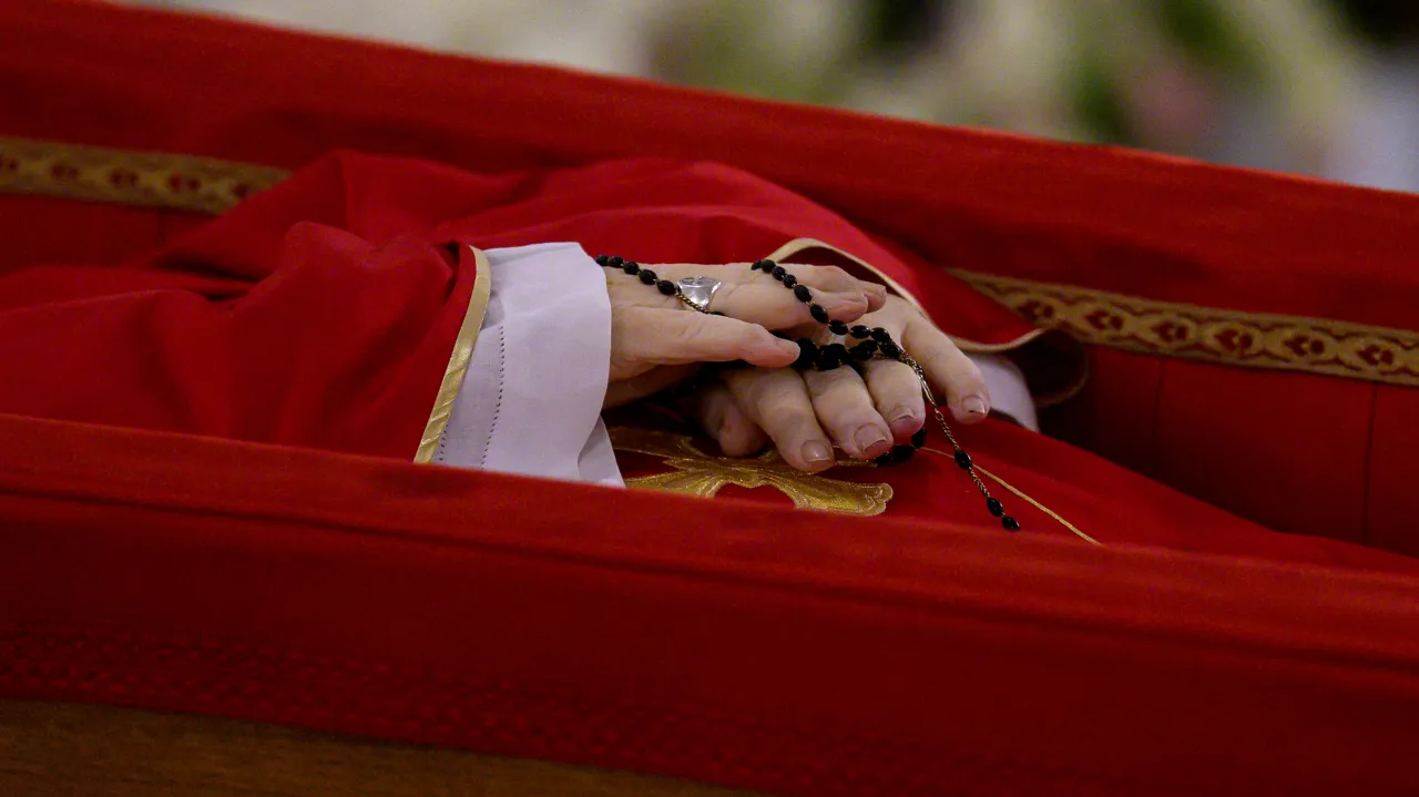 Pohřeb papeže Františka se ve Vatikánu uskuteční v sobotu — ČT24 ...